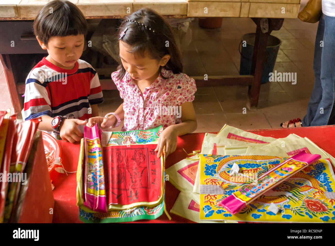children making offerings in Guan Di Temple in Kuala Lumpur, Malaysia ...