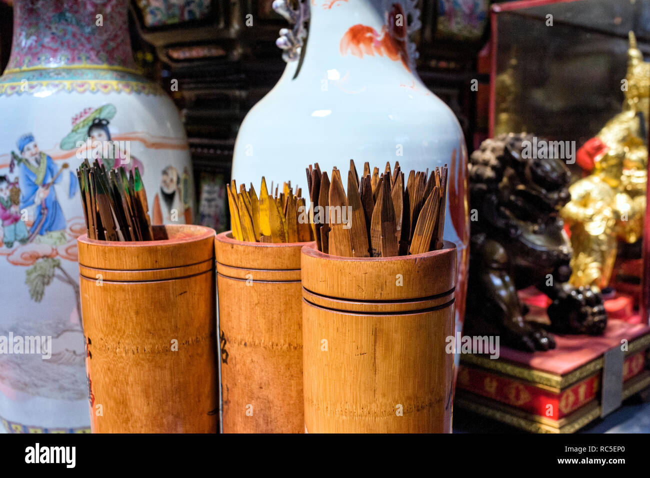 Malaysia temple small hi-res stock photography and images - Alamy