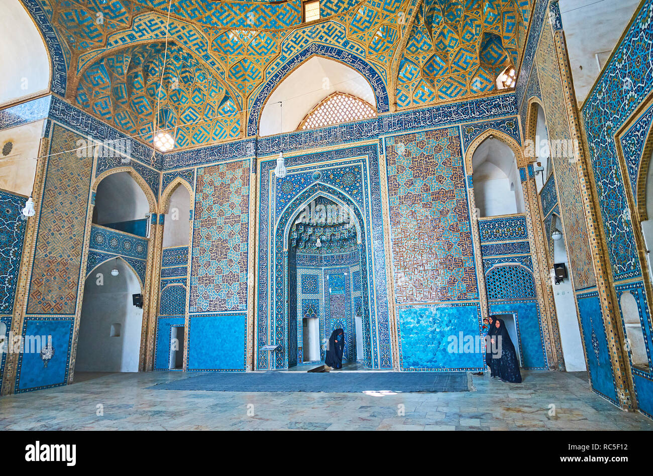 YAZD, IRAN - OCTOBER 18, 2017: The dazzling Islamic patterns in Jameh ...