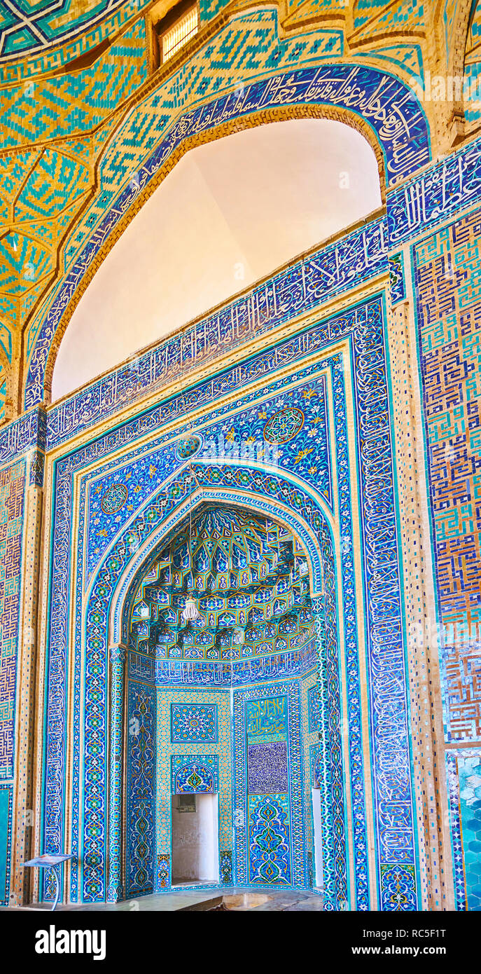 Blue mosque interior mihrab hi-res stock photography and images - Alamy