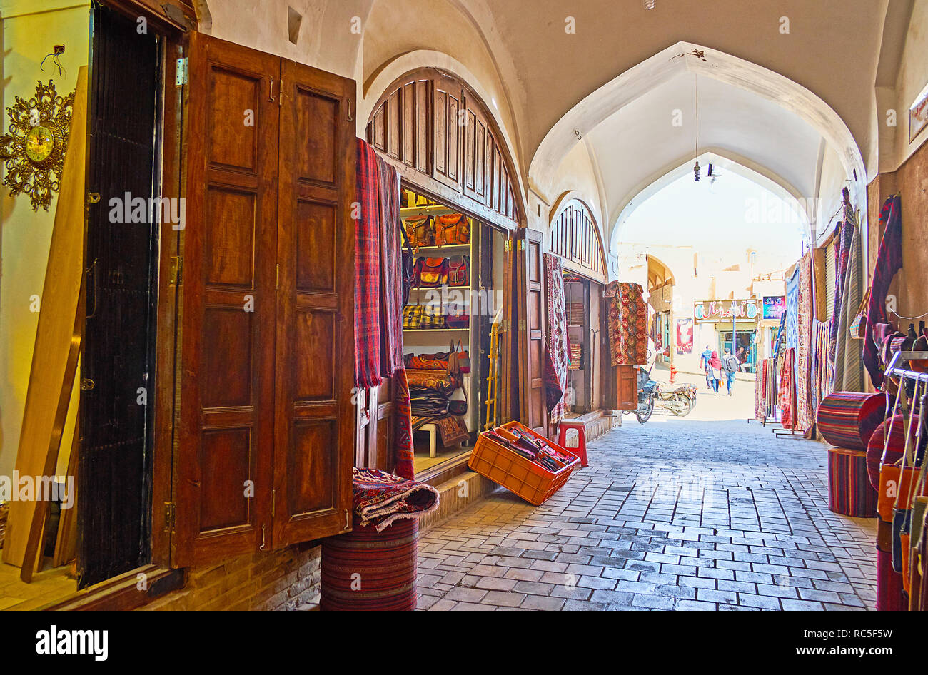 YAZD, IRAN - OCTOBER 18, 2017: The stalls of Chahar Souk bazaar offer ...