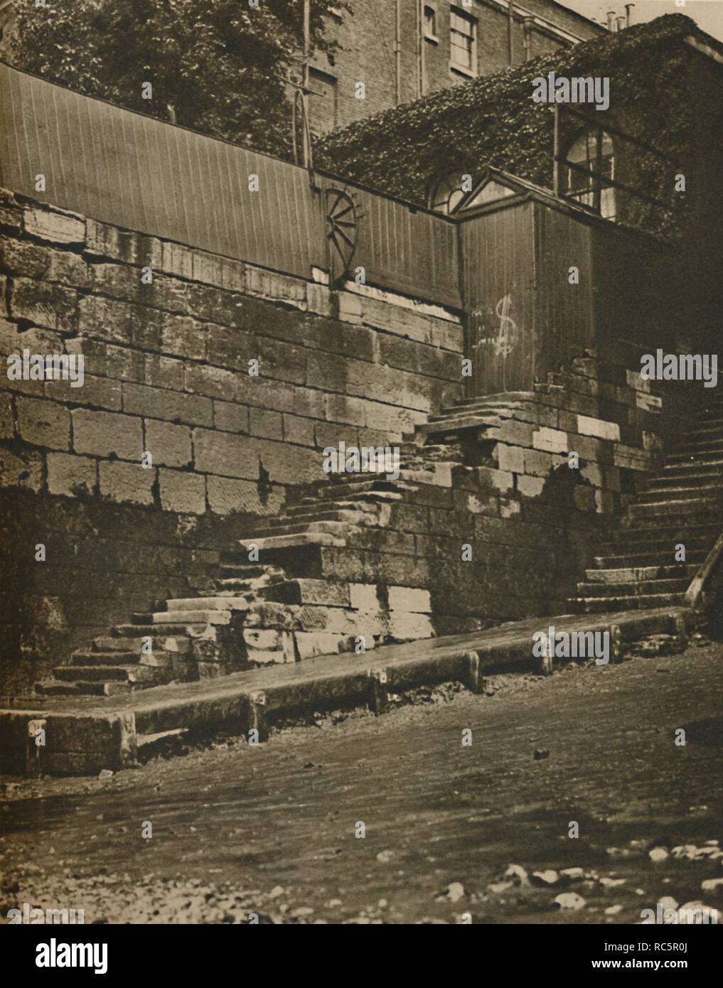 Wapping old stairs hi-res stock photography and images - Alamy