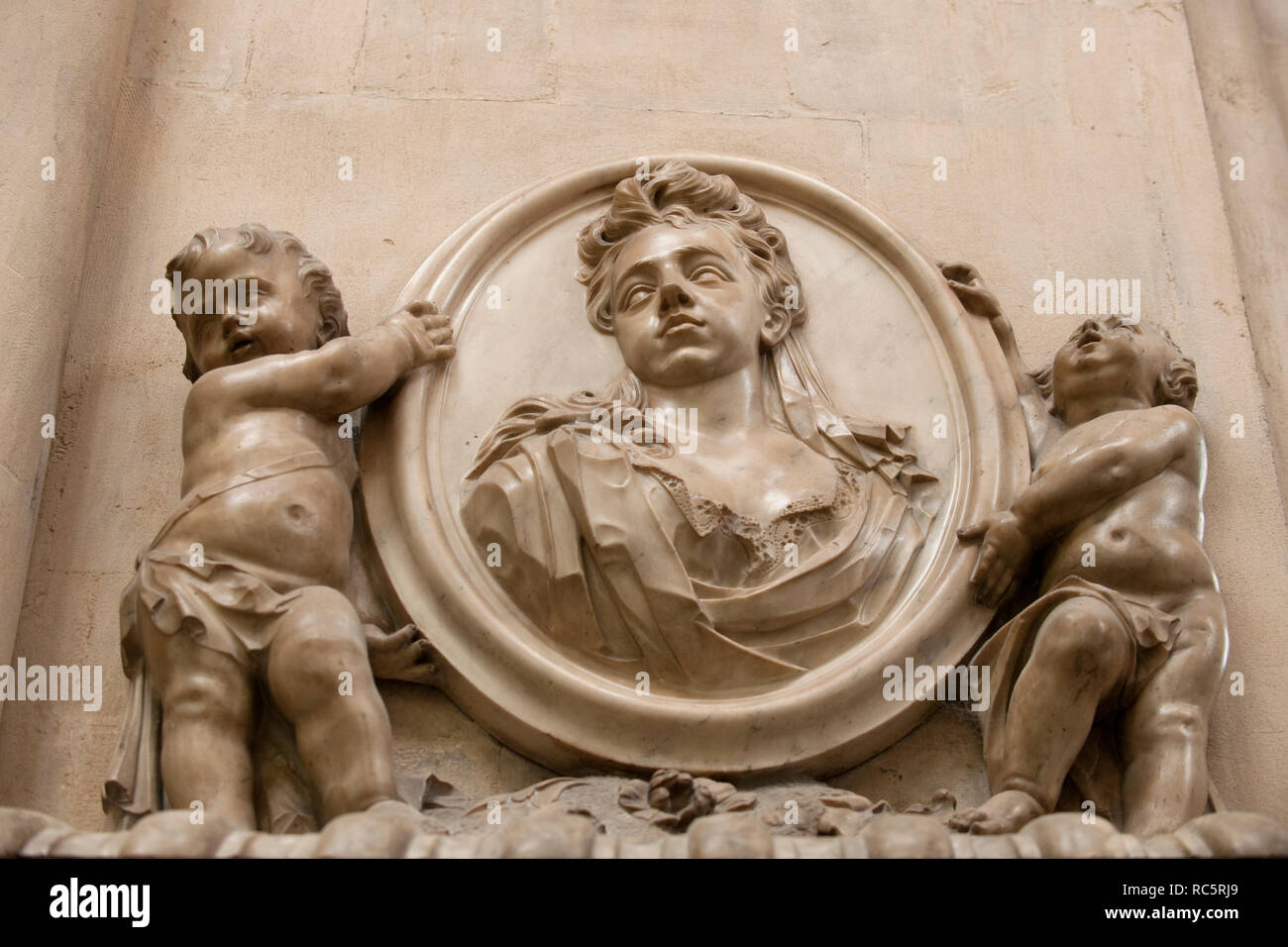 Bath stone sculpture hi-res stock photography and images - Alamy