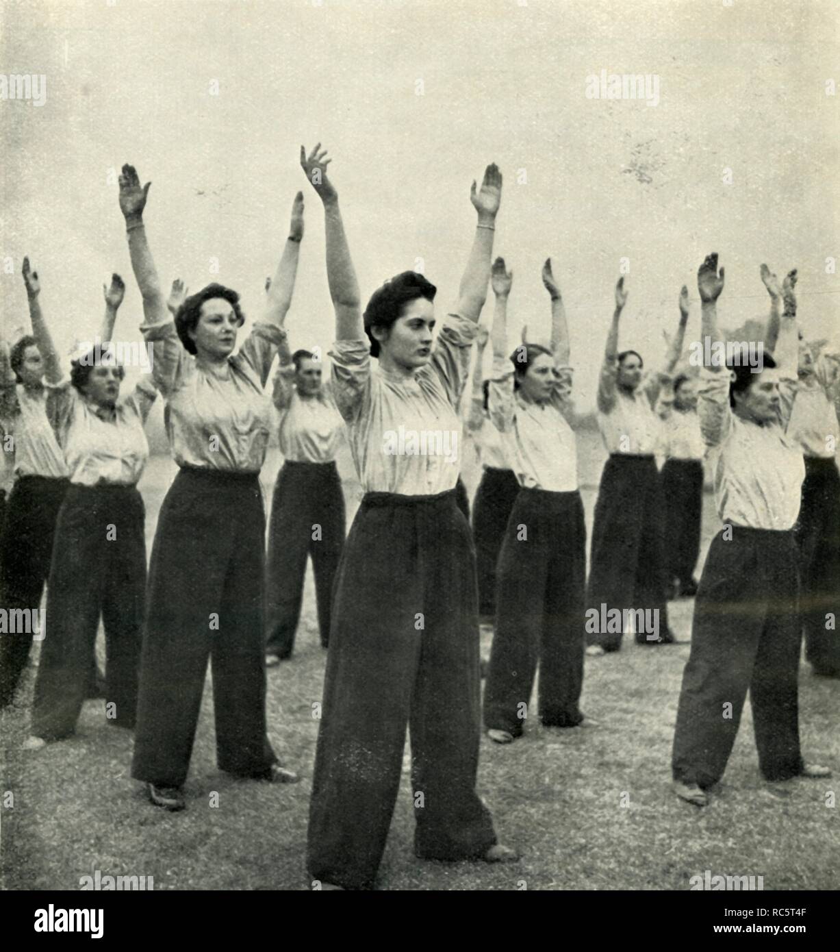 Ww2 waaf women auxiliary air force hi-res stock photography and images ...