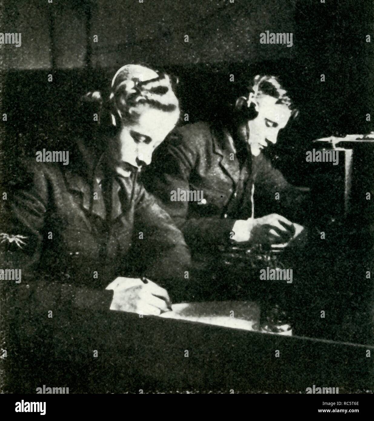 Communications signals hi-res stock photography and images - Alamy