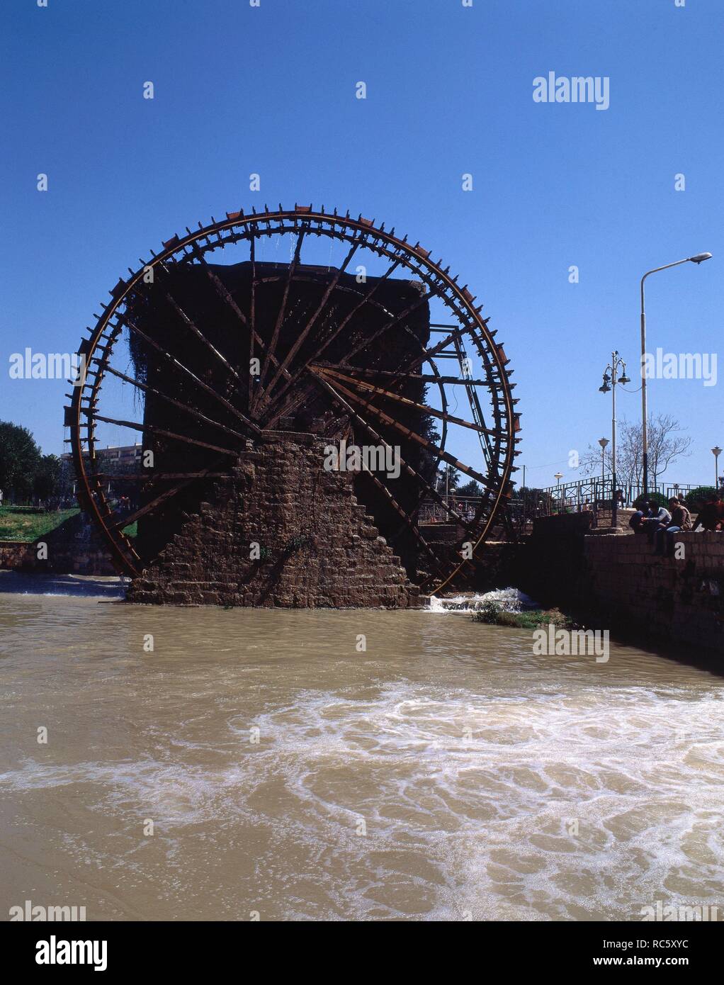 Noria de agua hi-res stock photography and images - Alamy