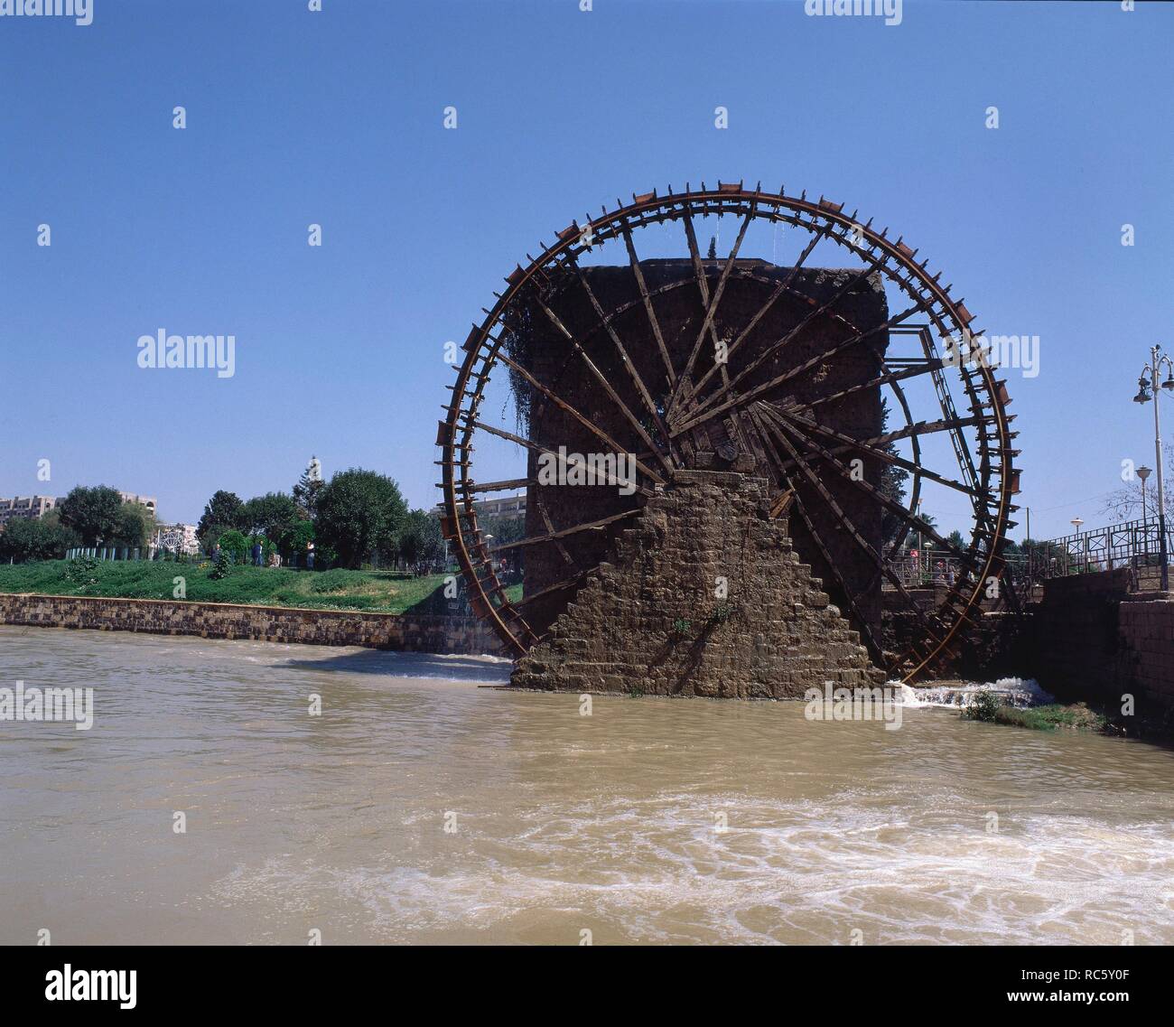 Noria de agua hi-res stock photography and images - Alamy