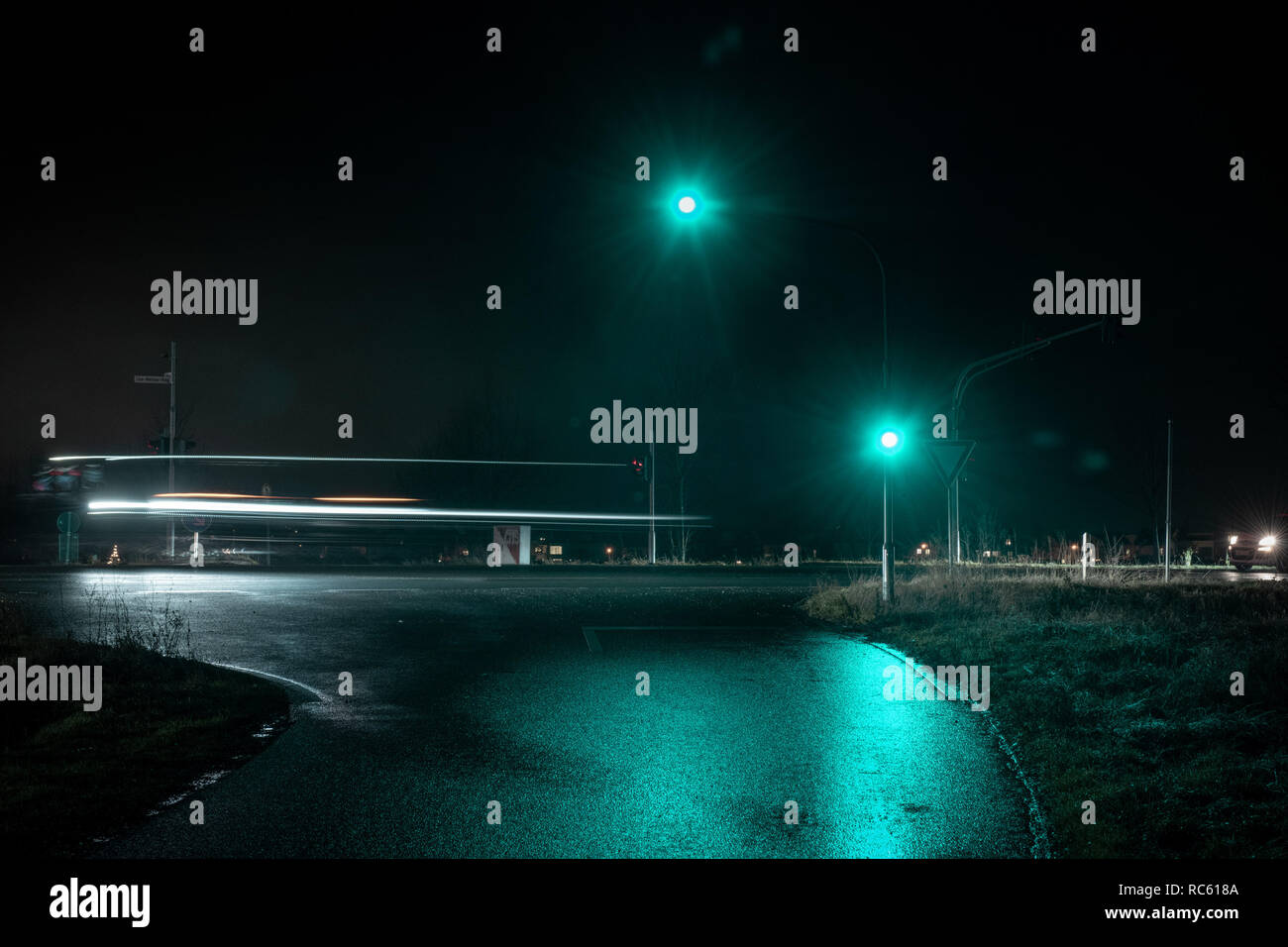 Green Traffic Light Night Green Light, GO: Bombay Interchange Traffic