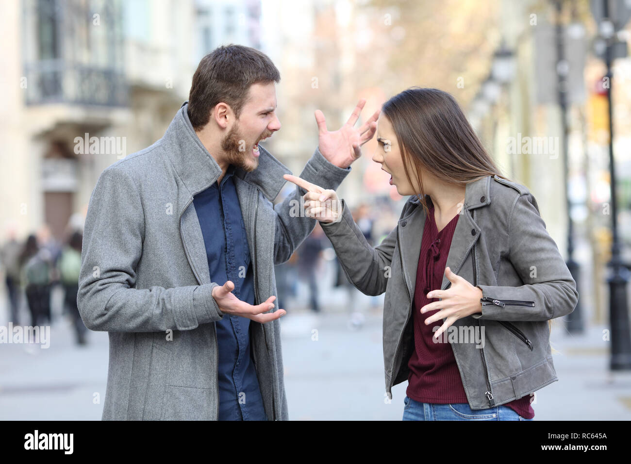 Two people arguing in a city hi-res stock photography and images - Alamy