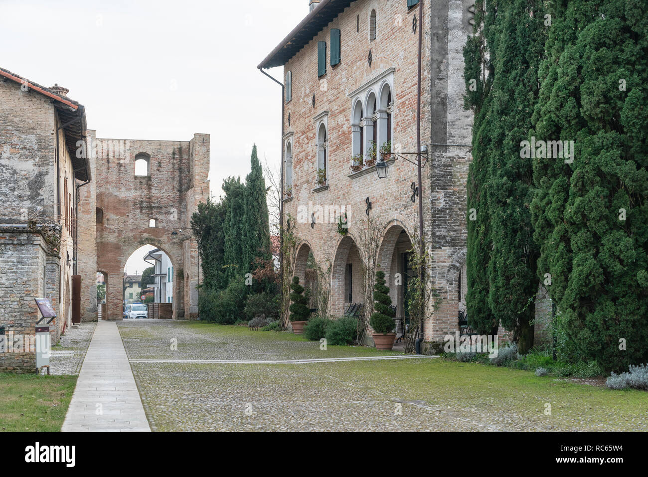 Medieval fort hi-res stock photography and images - Alamy