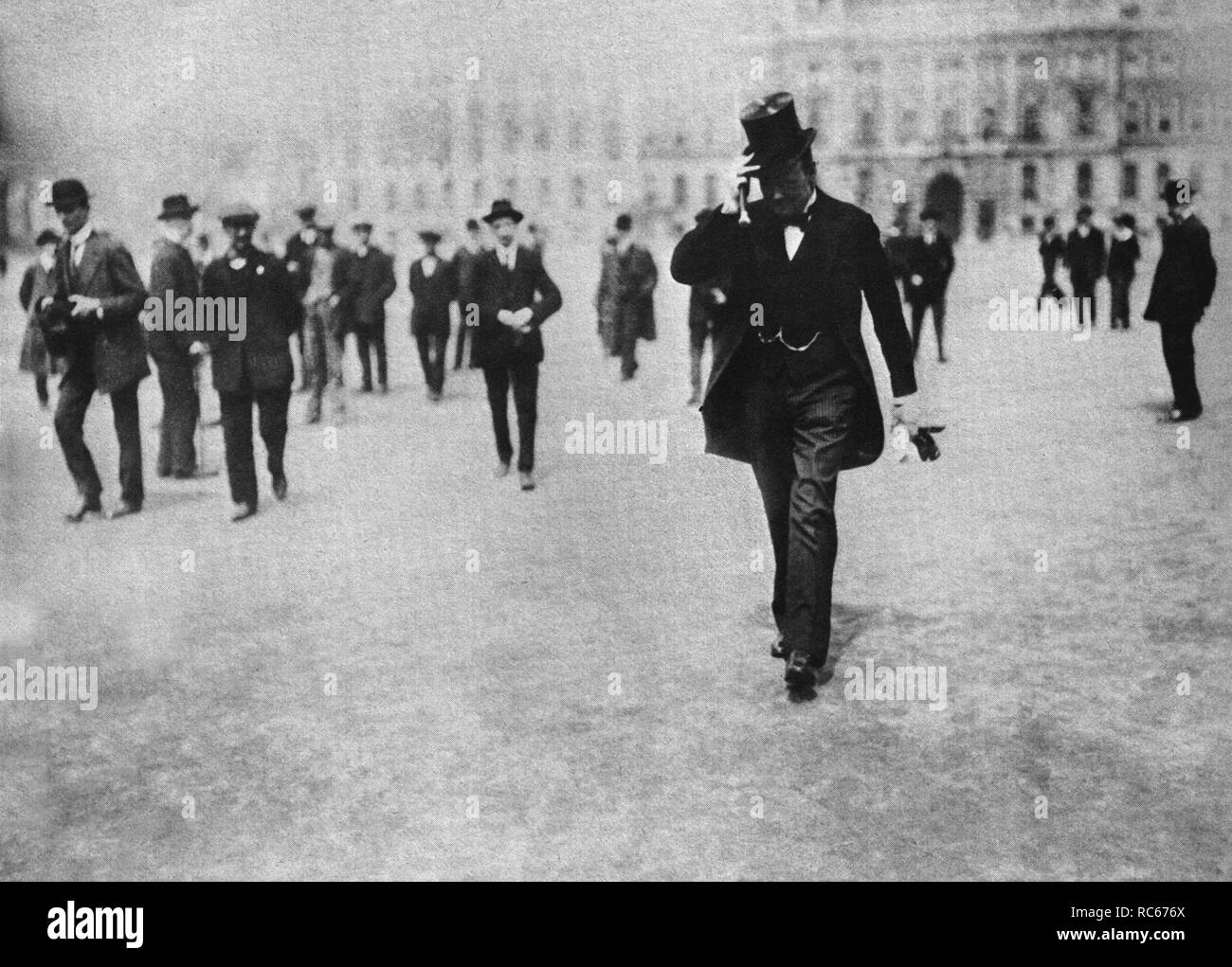 Winston Churchill walking to 10 Downing Street. May 1915 Stock Photo ...