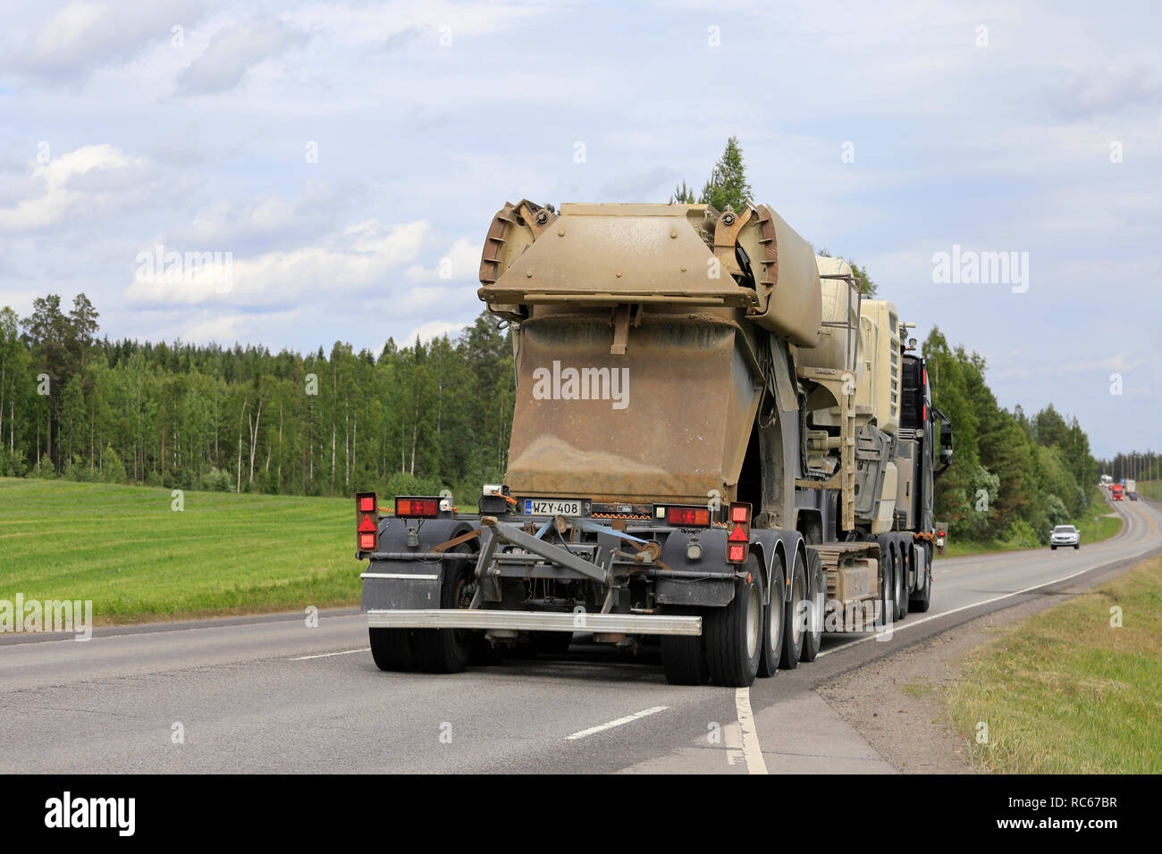 Semi truck rear view hi-res stock photography and images - Alamy