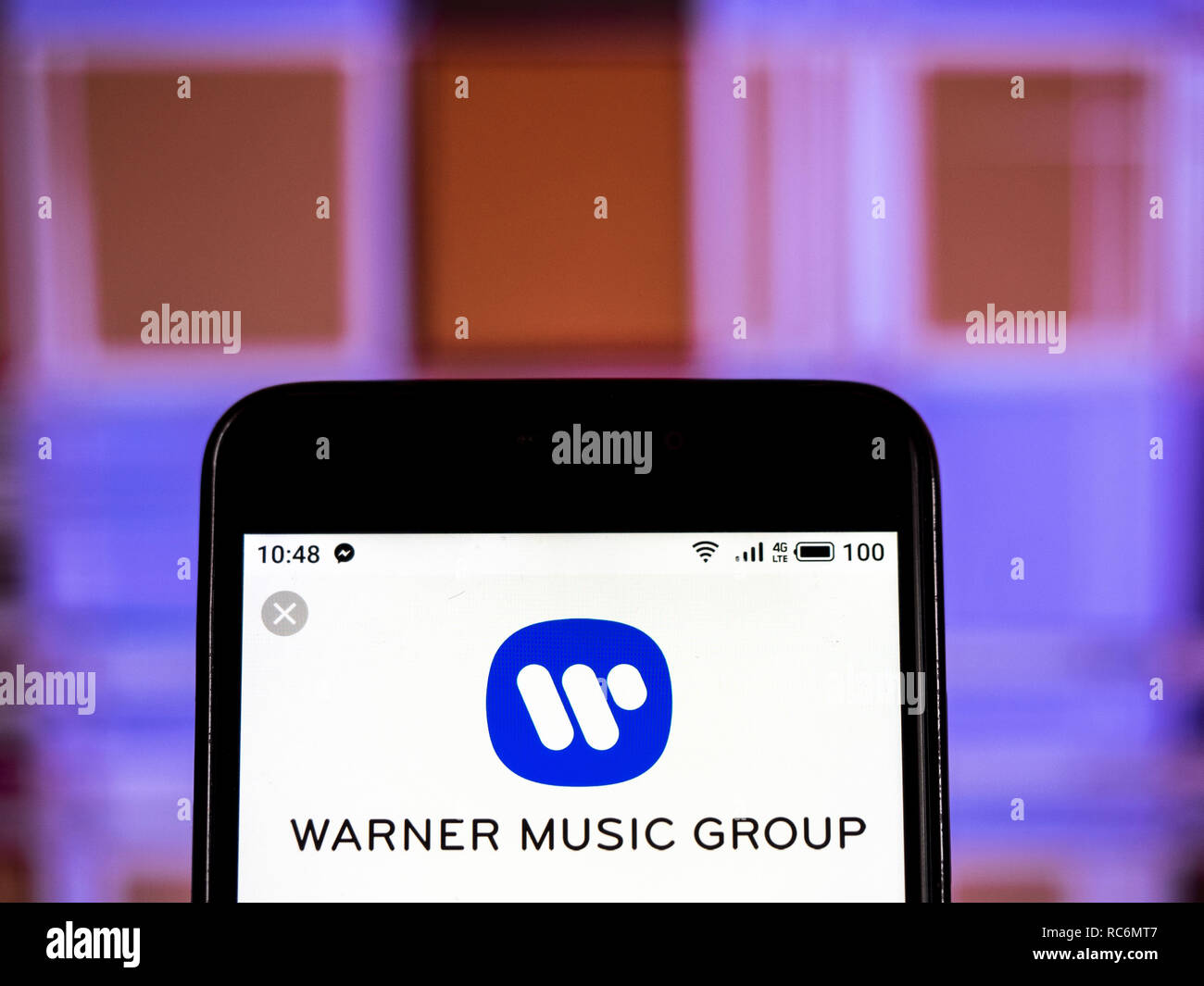 Warner music logo hi-res stock photography and images - Alamy