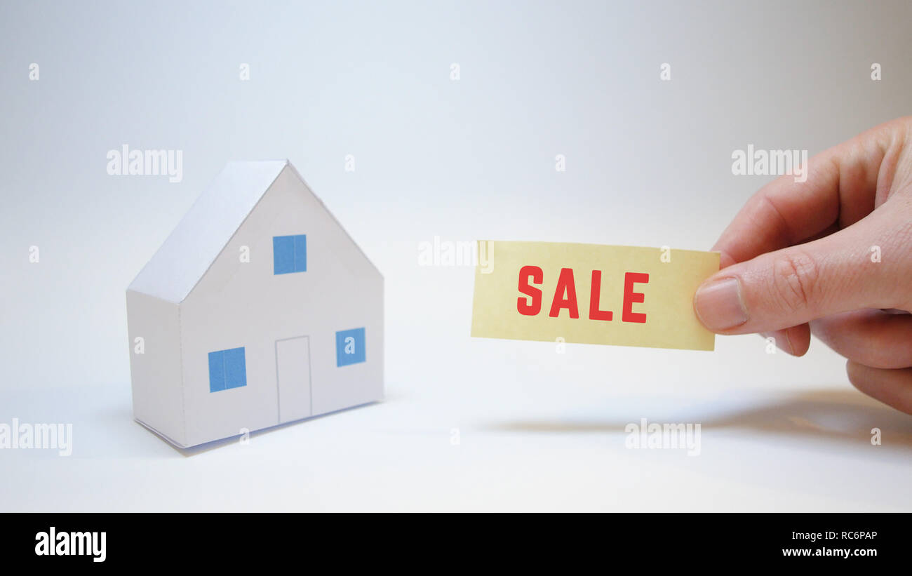 Home sale sign small hi-res stock photography and images - Alamy