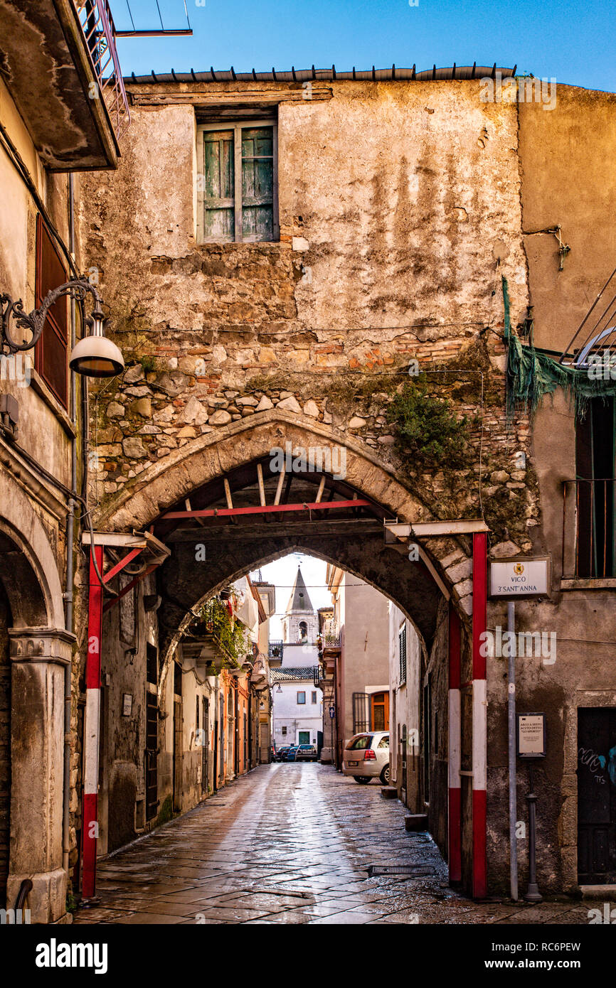Italy Basilicata Venosa arch in vico Sant'Anna Stock Photo - Alamy
