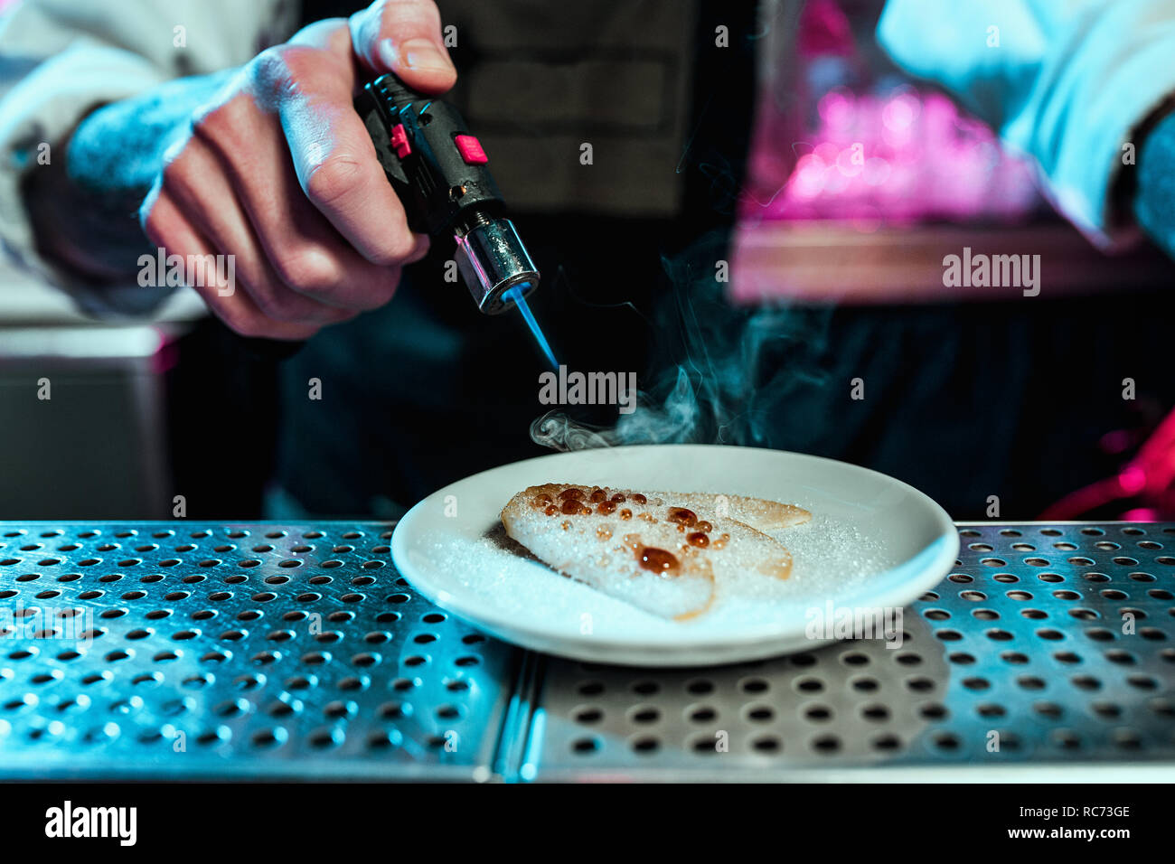 Bartenders occupation hi-res stock photography and images - Alamy