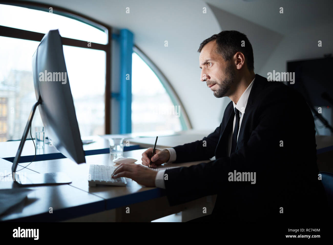Broker High Resolution Stock Photography and Images - Alamy