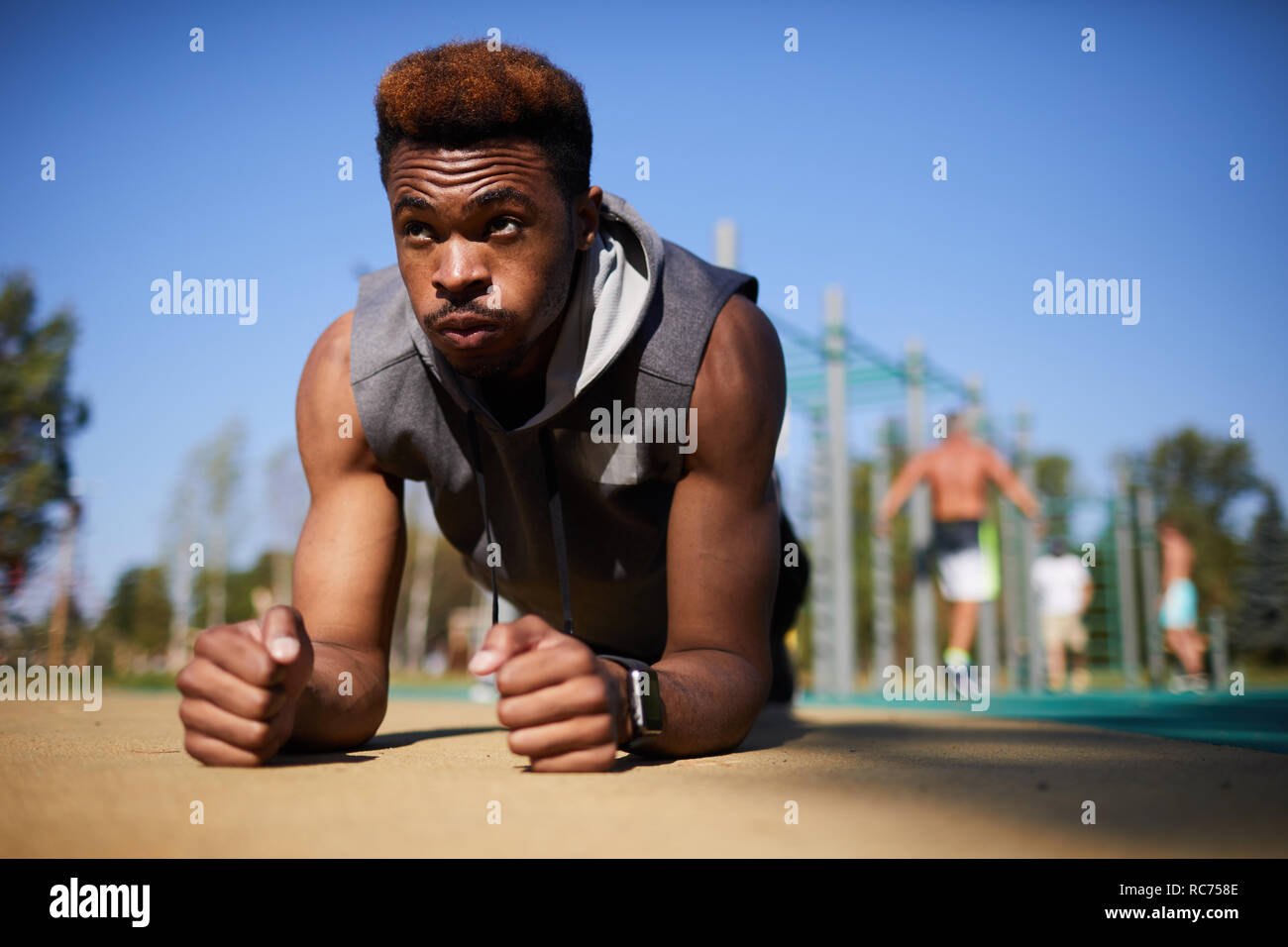 Muscular young athlete doing plank hi-res stock photography and images ...