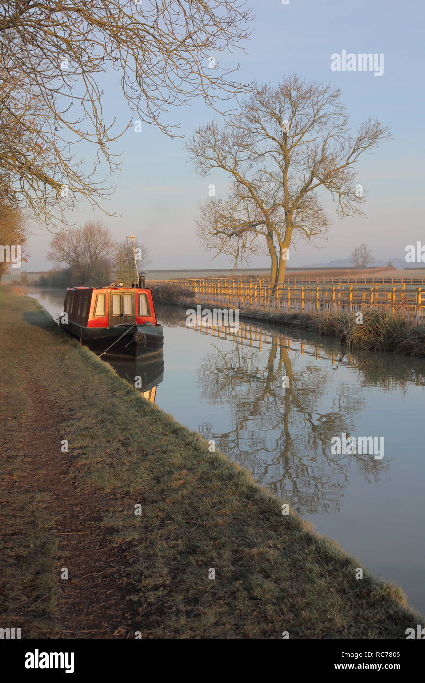 canal boat in winter on the oxford canal at marston dole in oxfordshire ...