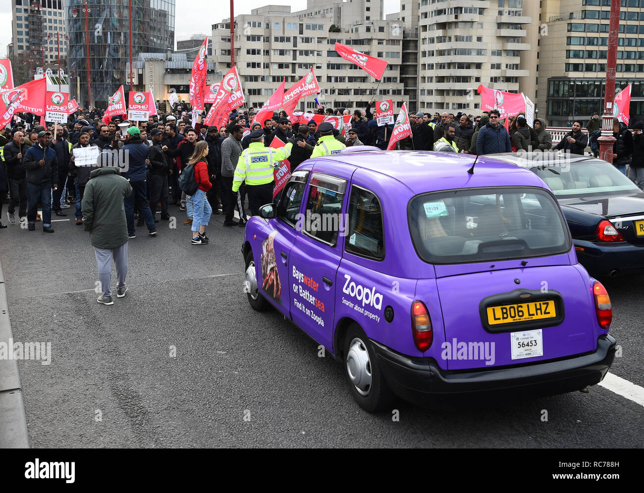 Minicab drivers block Blackfriars bridge as they stage a protest ...