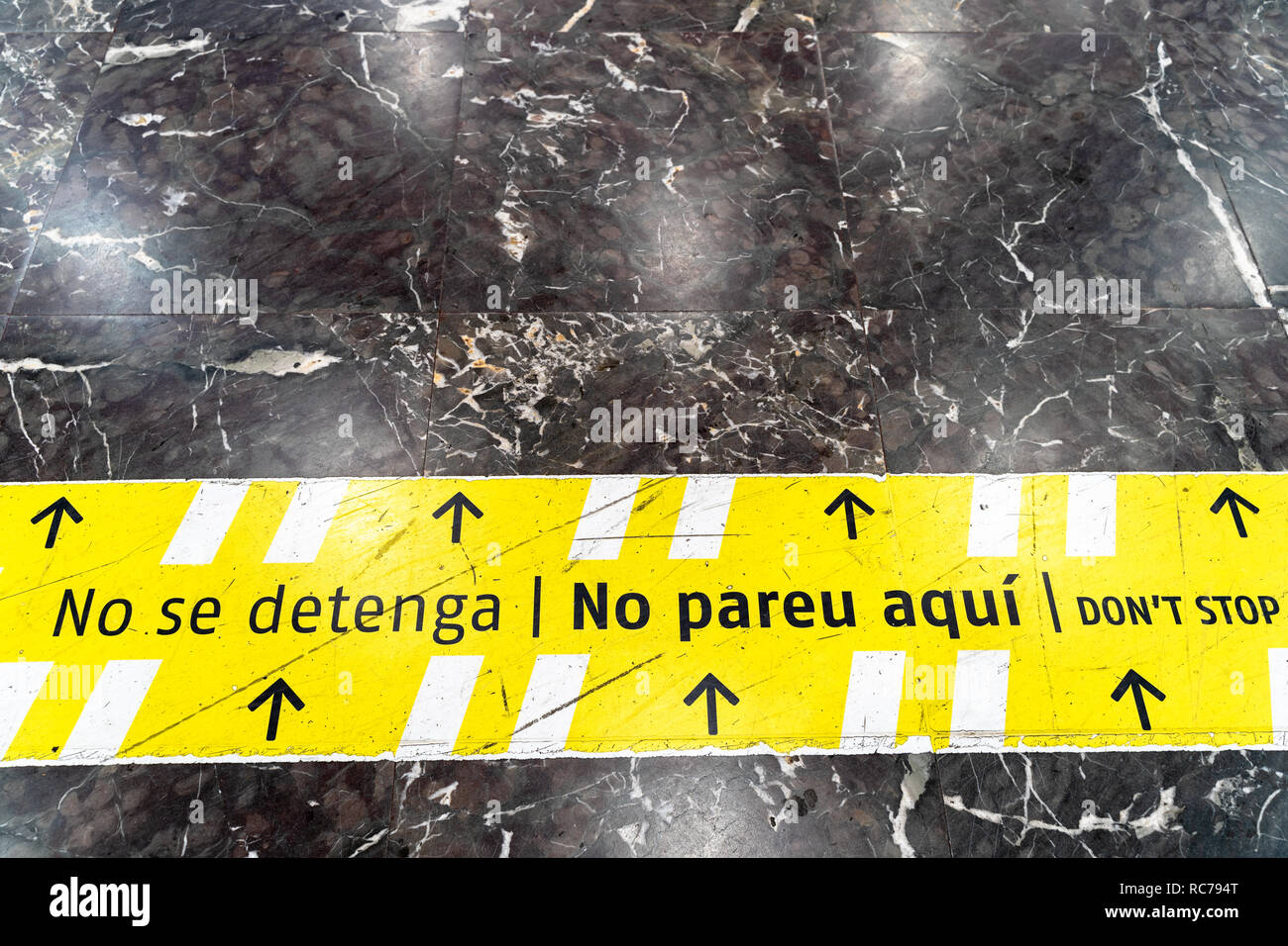 Sign does not stop on the ground at the Barcelona Sants train station ...