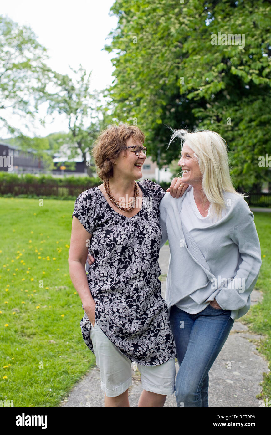 portrait of two women Stock Photo - Alamy