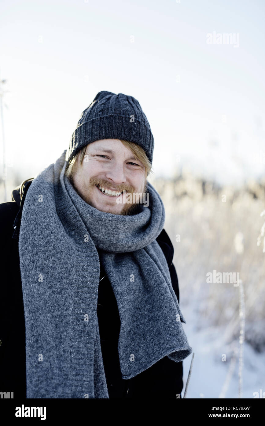 Man in the winter hi-res stock photography and images - Alamy
