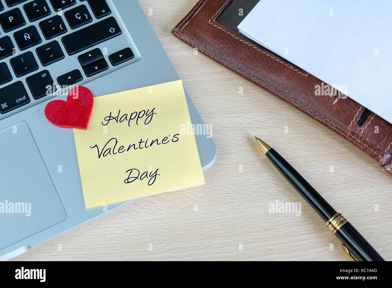 Happy valentines day written hi-res stock photography and images - Alamy