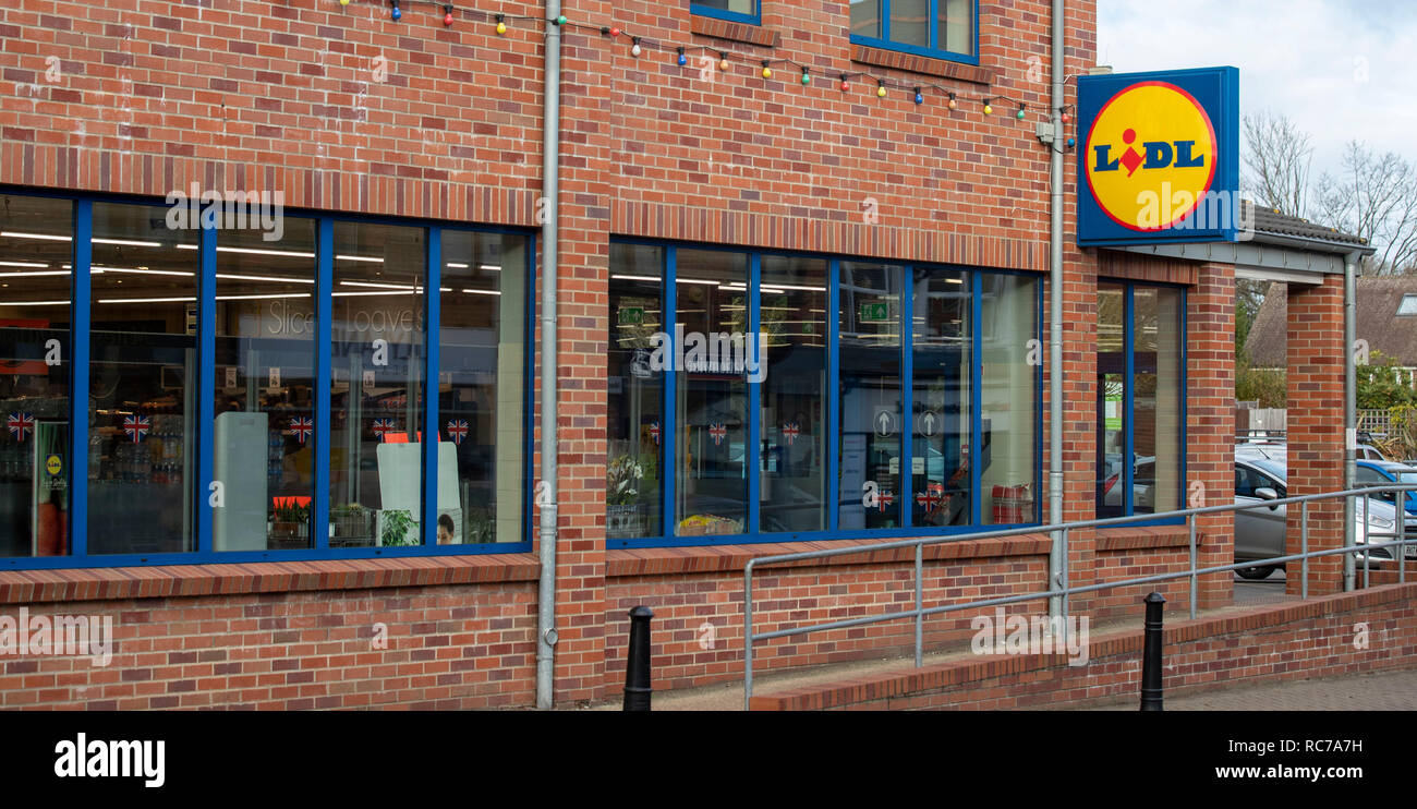 A general view of a Lidl store in Crowthorne, Berkshire Stock Photo - Alamy