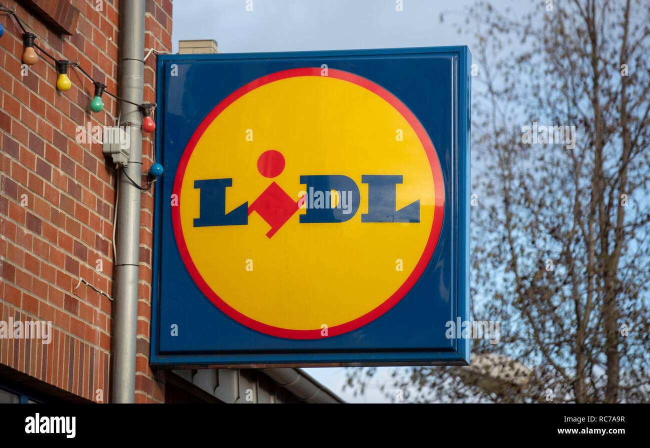 A general view of a Lidl store in Crowthorne, Berkshire Stock Photo - Alamy