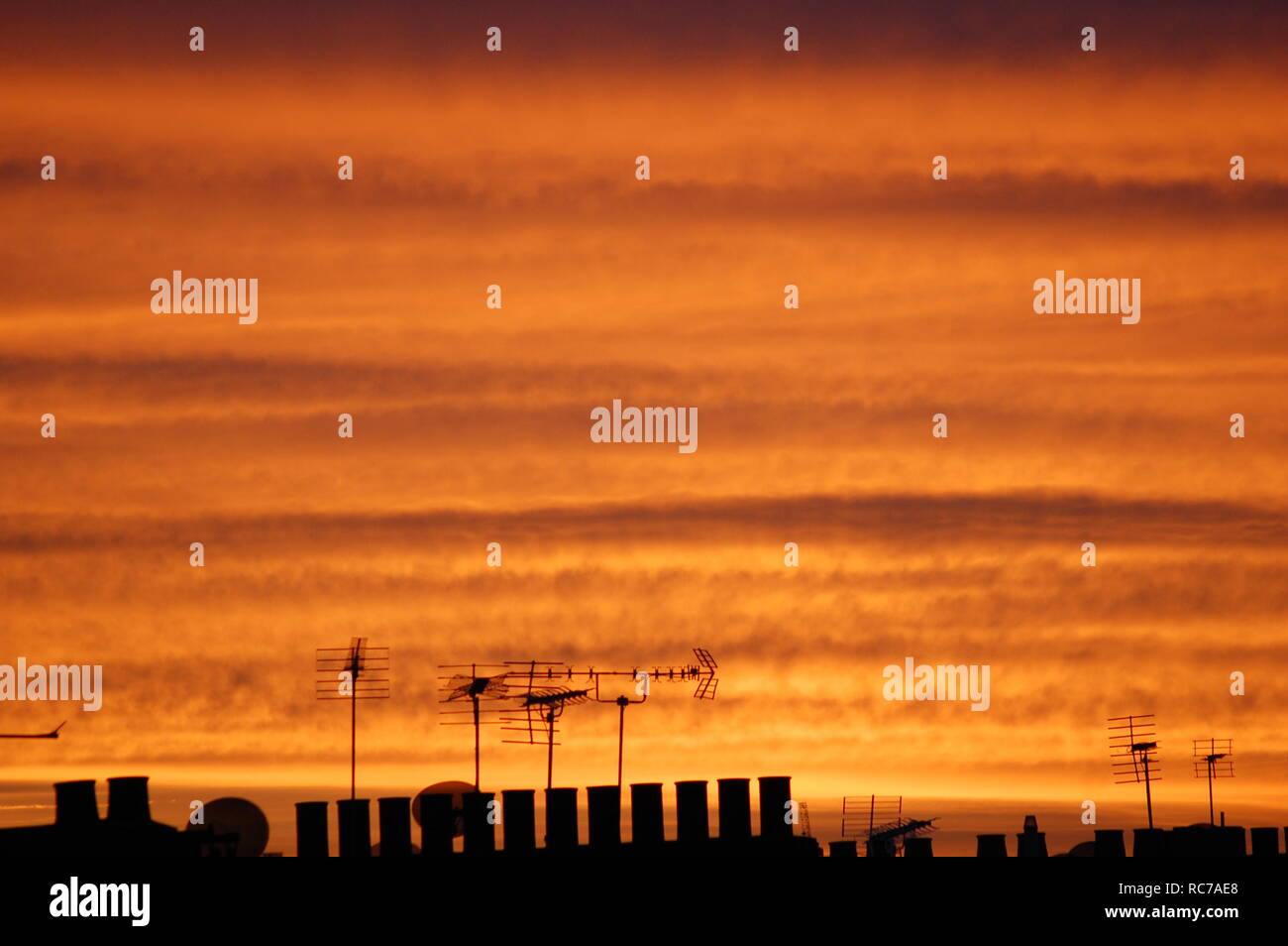 Silhouette london rooftops dusk hi-res stock photography and images - Alamy