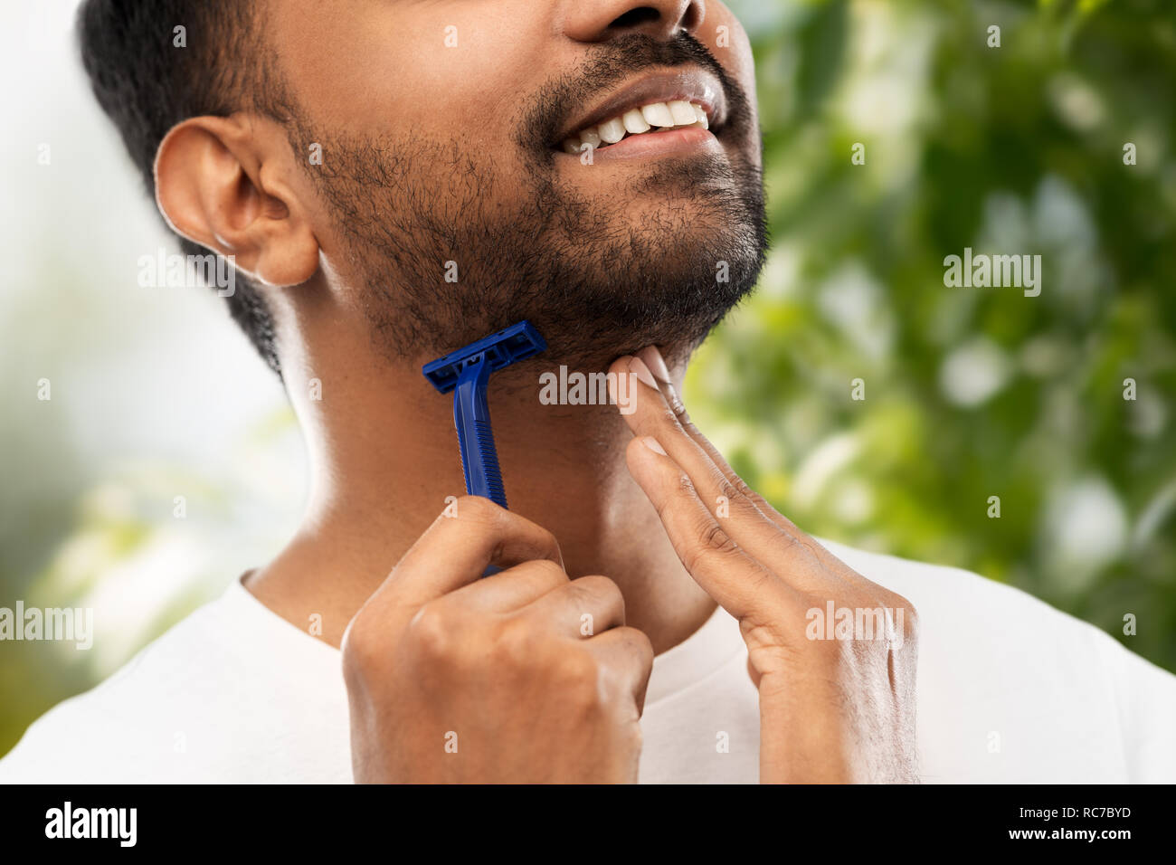 Razor blade close up hi-res stock photography and images - Alamy