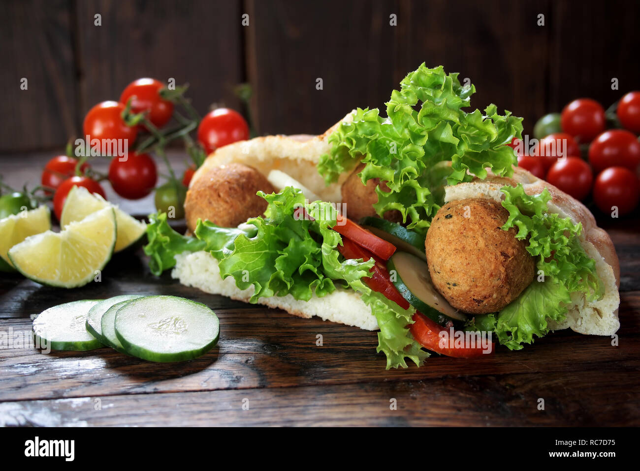 Falafel in pita pocket hi-res stock photography and images - Alamy