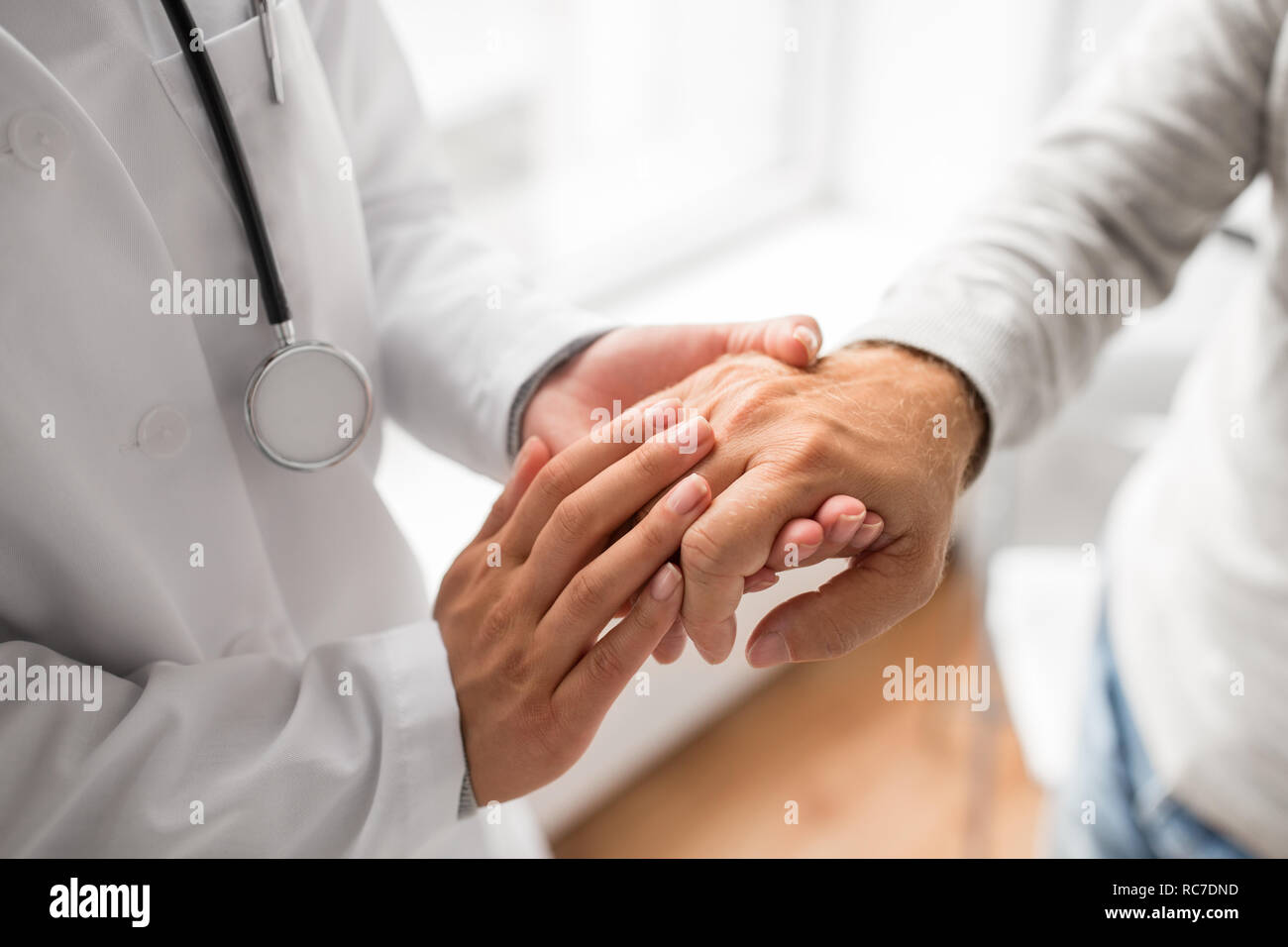 Doctor hand holding stethoscope patient hi-res stock photography and ...
