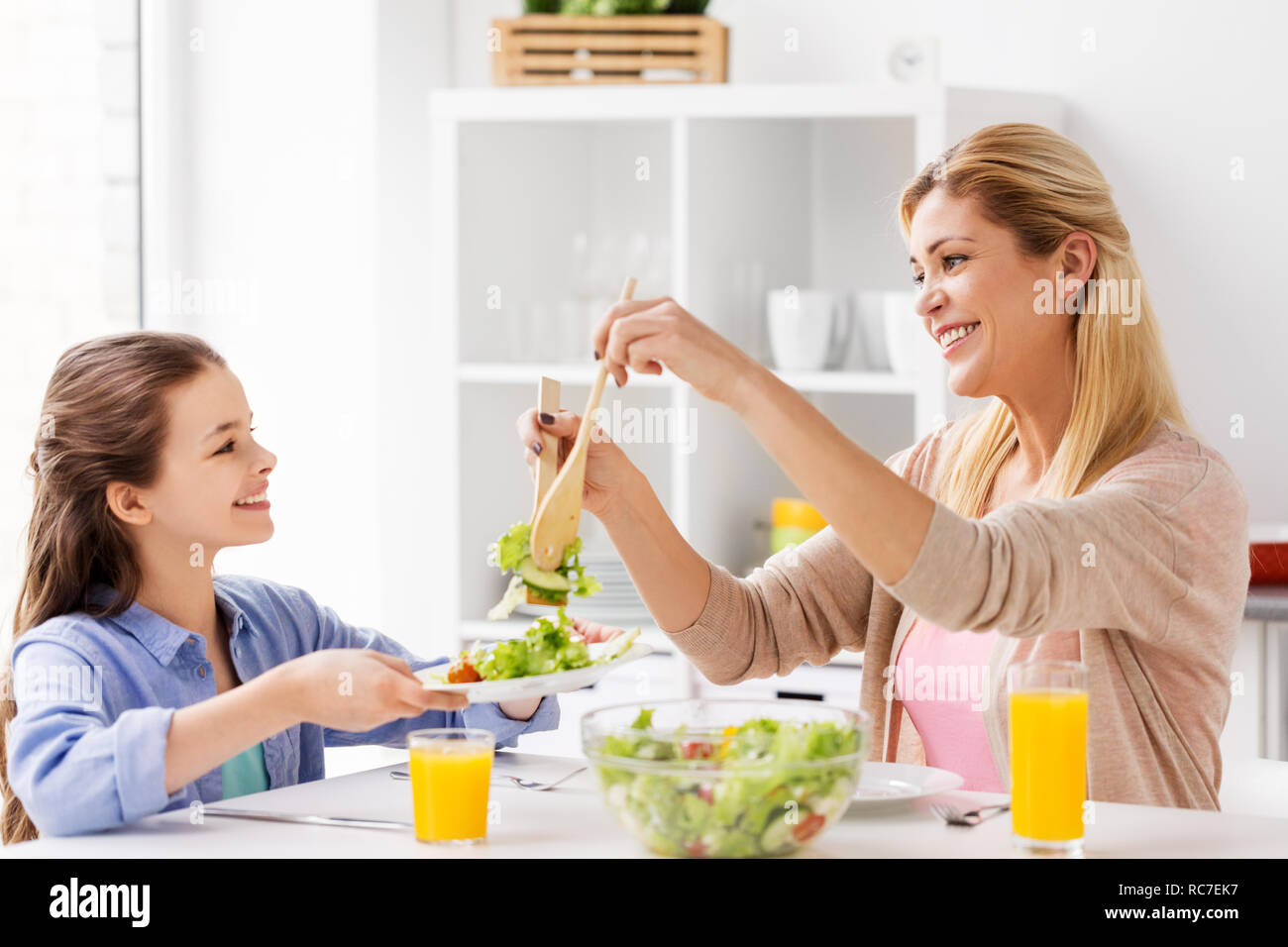 Happy family eating hi-res stock photography and images - Alamy