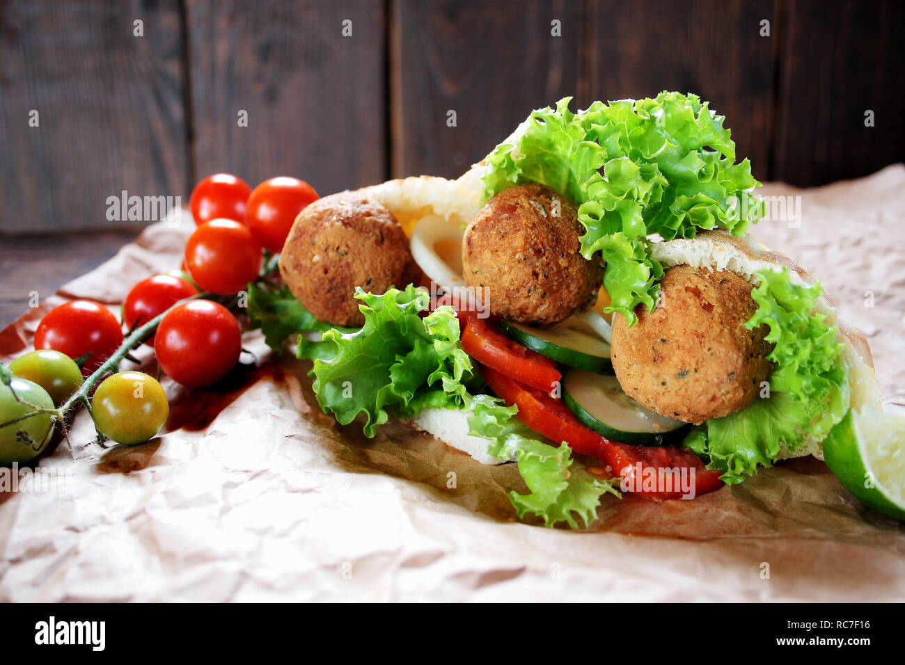 Falafel and fresh vegetables in pita bread Stock Photo - Alamy