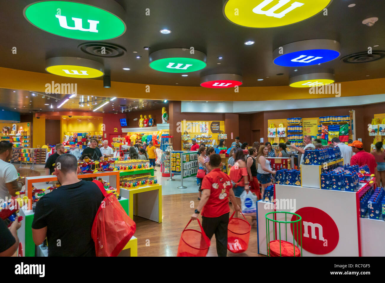 People attend M&M'S World Candy Store at the Strip Stock Photo - Alamy