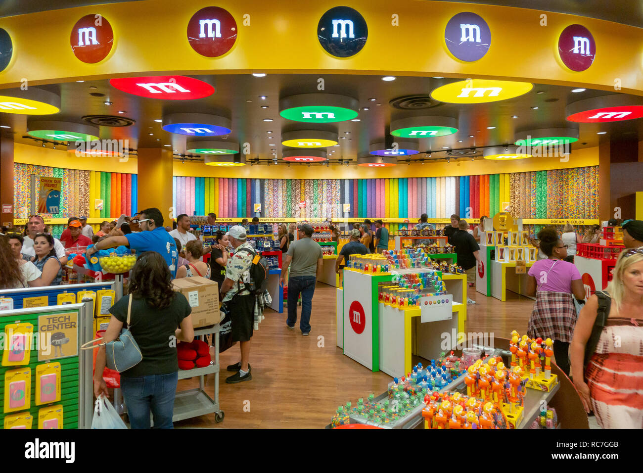People attend M&M'S World Candy Store at the Strip Stock Photo - Alamy