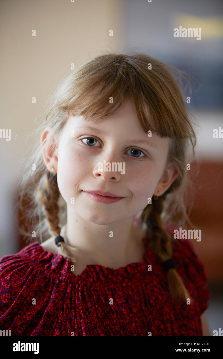 Blue eyed girl hi-res stock photography and images - Alamy
