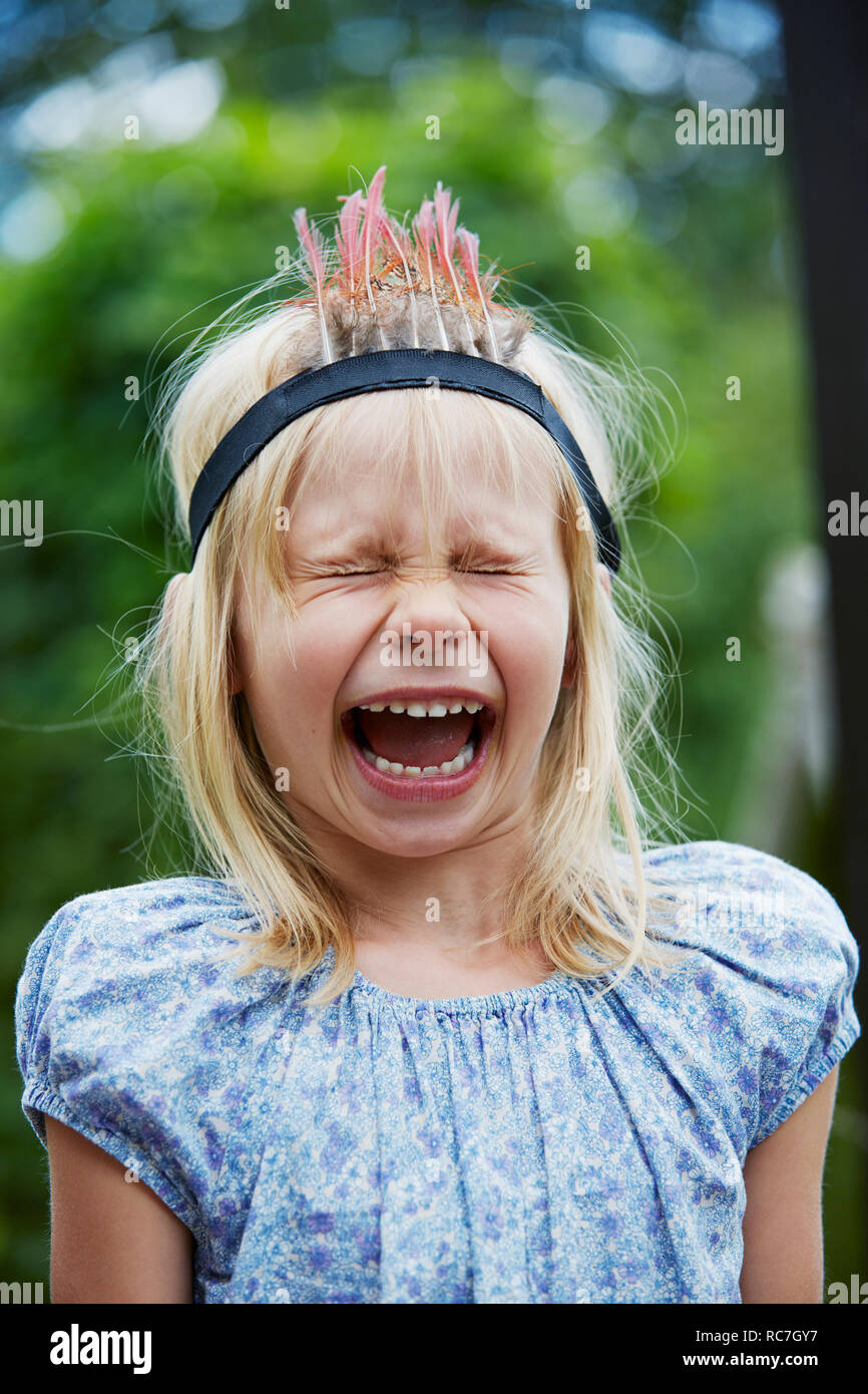 Children screaming hi-res stock photography and images - Alamy