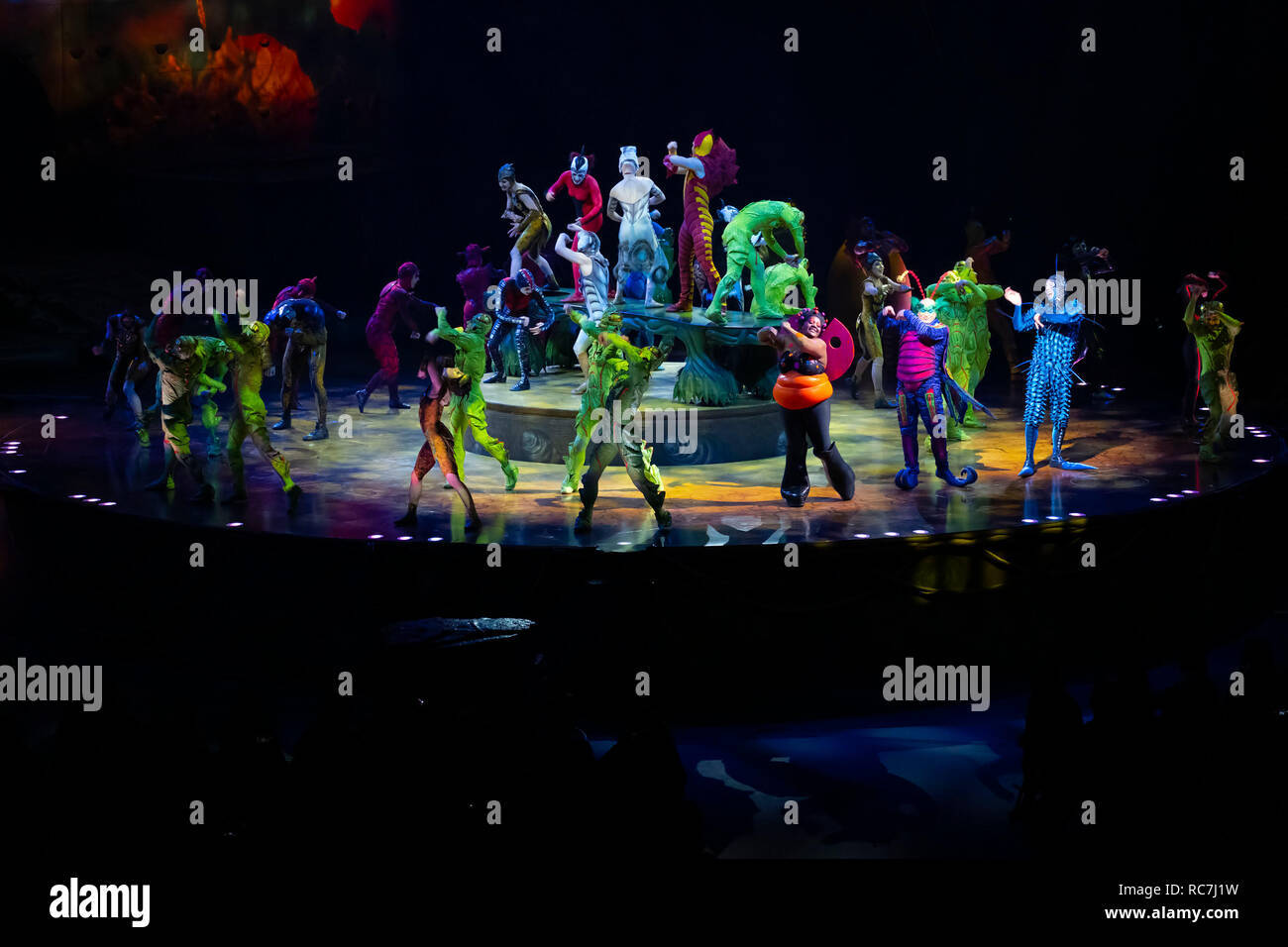 Circus performers hi-res stock photography and images - Alamy