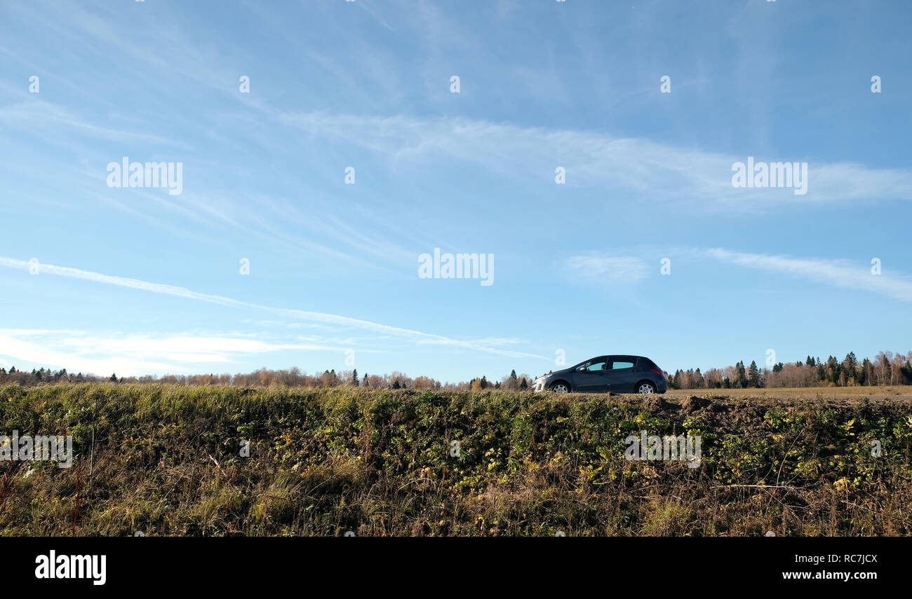 Car stopped on side of rural road hi-res stock photography and images ...