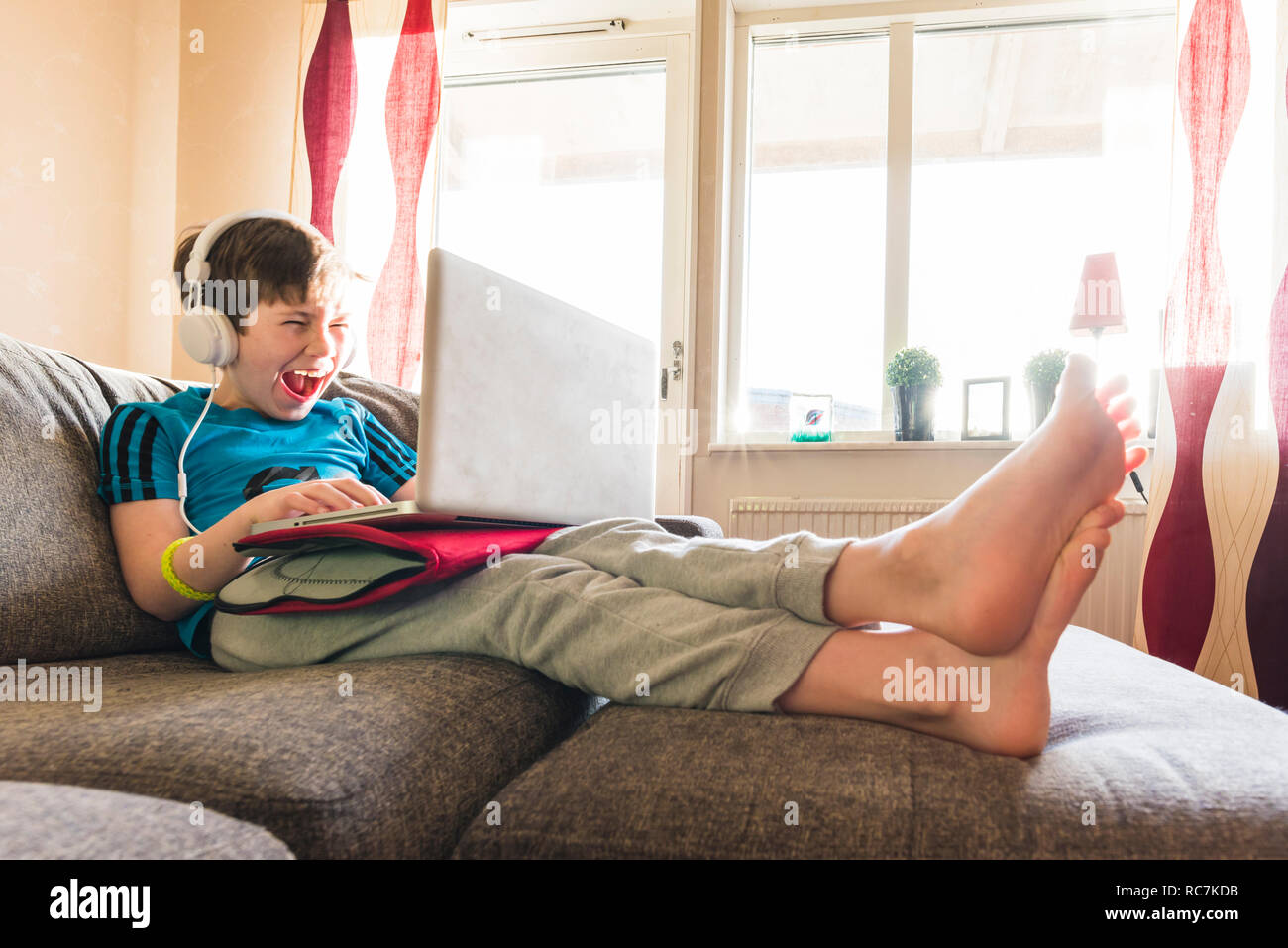 Barefoot boy amusement hi-res stock photography and images - Alamy
