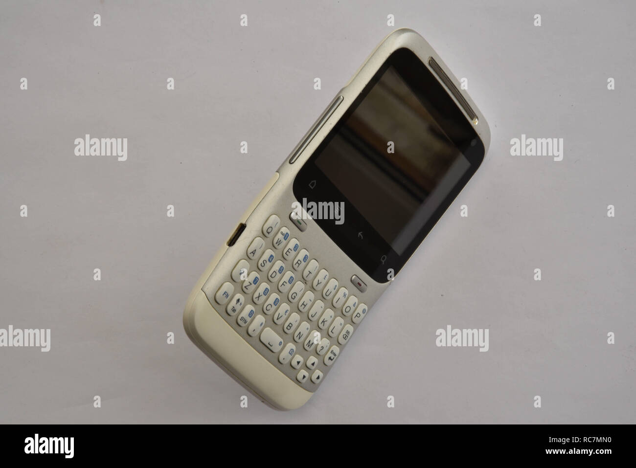 Outdated mobile phone hi-res stock photography and images - Alamy