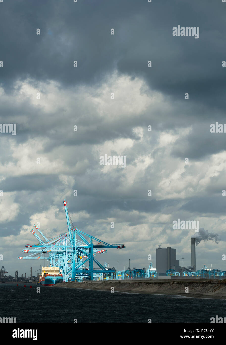 Port of rotterdam harbour hi-res stock photography and images - Alamy