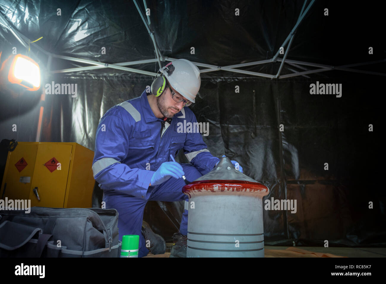 Crack testing hi-res stock photography and images - Alamy