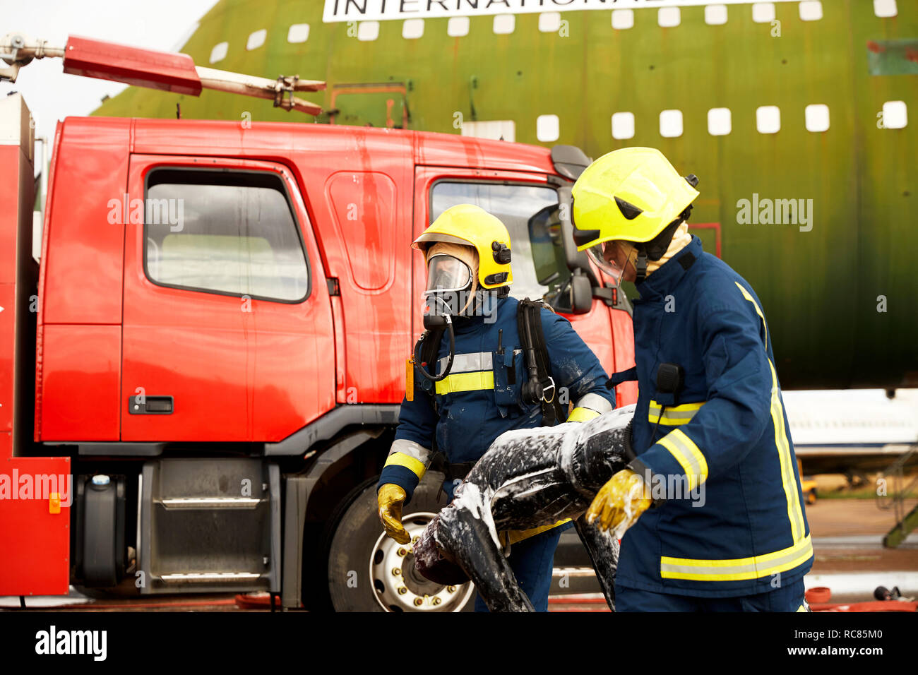 Fire men breathing apparatus fire hi-res stock photography and images ...