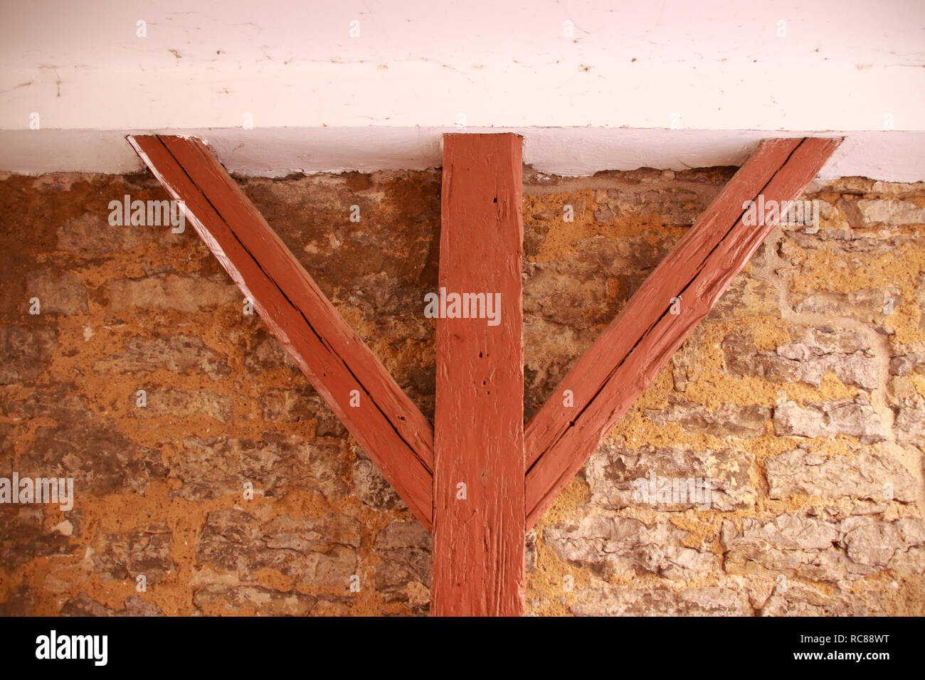 Wood wooden beam truss hi-res stock photography and images - Alamy