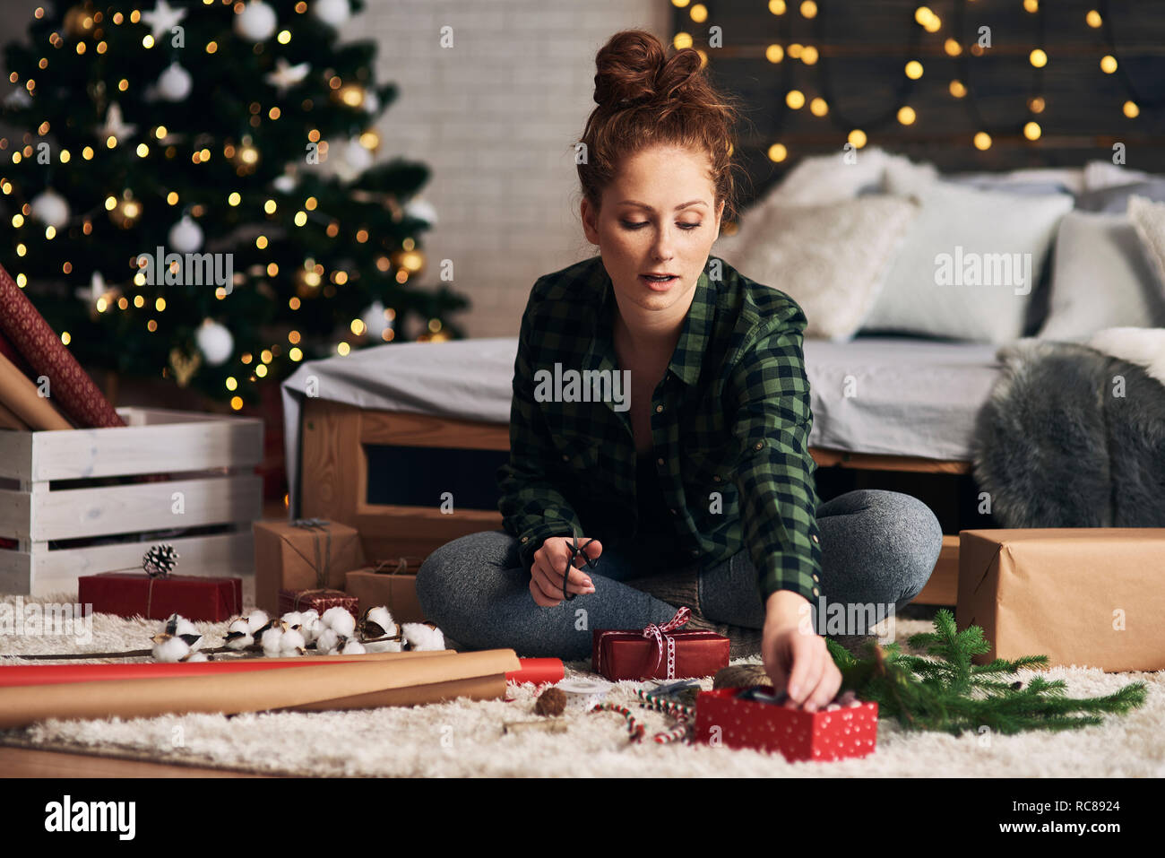 Woman wrapping Christmas presents Stock Photo - Alamy