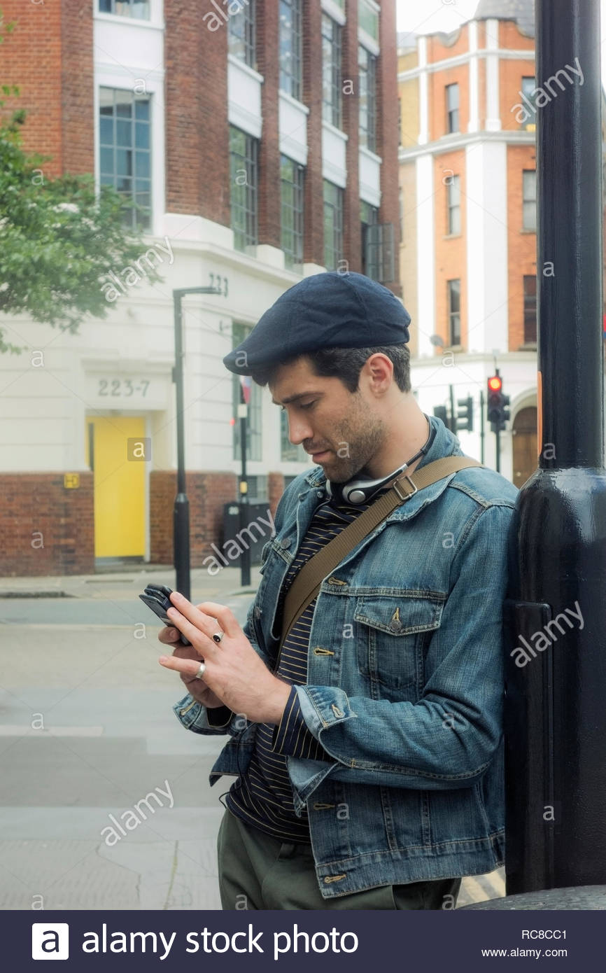 Leaning On Lamppost Stock Photos & Leaning On Lamppost Stock Images - Alamy